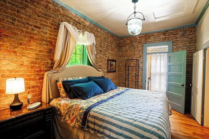 Historic Manor/5 En-suites+sauna, Sleeps 10 - Maryville, TN