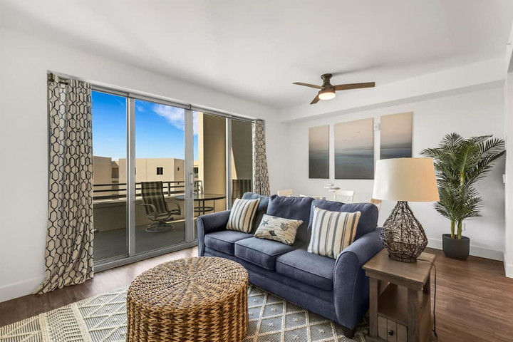Luxury Resort-style Condo With Amazing Views In A Prime Location - Sarasota, FL