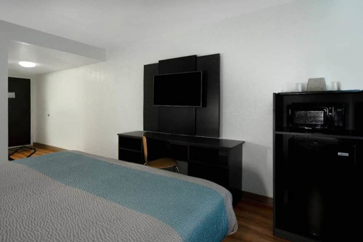 1 King Bed | Mobil Access Tub Nsmk - Merrillville, IN