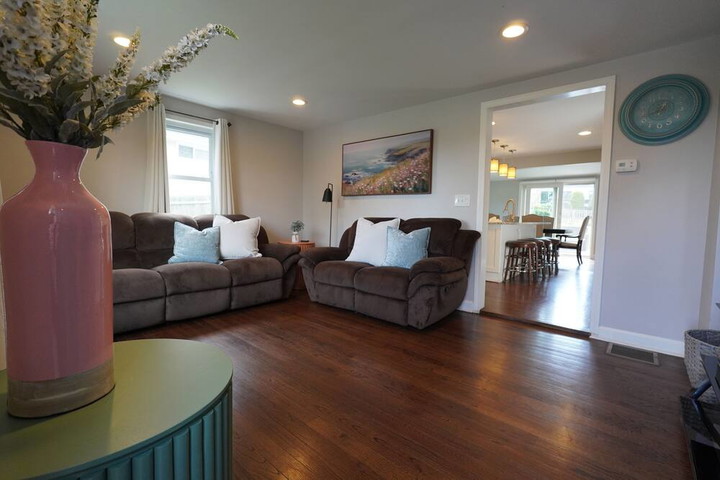 Norwalk Spacious Stay  Entire House + Fenced Yard + Parking + Laundry + Updated - Norwalk, CT
