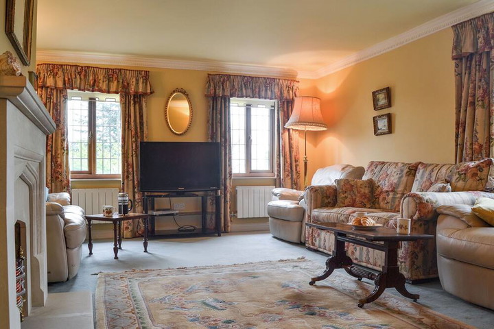 6 Bedroom Accommodation In Weston Rhyn, Near Oswestry - Oswestry