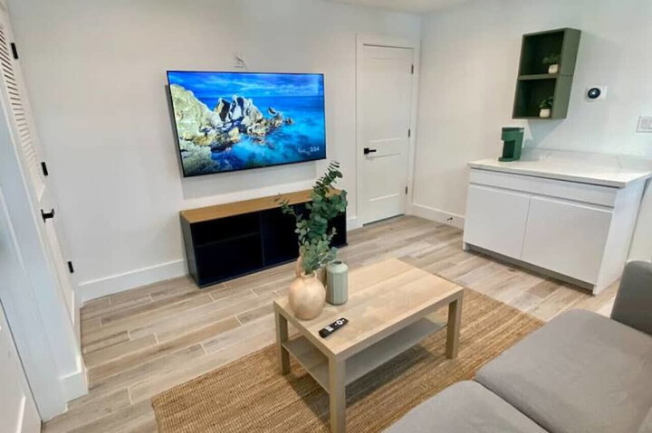 Secure Cozy Tiny Home Central Houston - Houston, TX