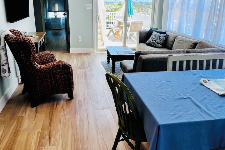 Newly Renovated - 3rd House From Beach - 2 Private Decks & So Much More. - Beach Haven, NJ