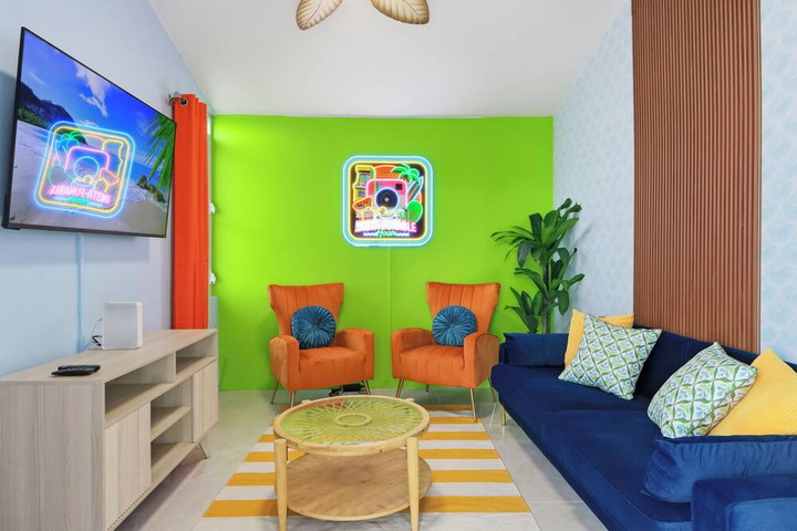 Retro Resort-style Home W/ Pool, Theater, Game Room, Mini Golf And & More - Ponce