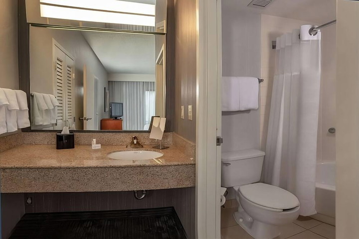 A Short Drive From Delaware Park Casino & Racing! W/ Pool Access & Free Parking! - New Castle, DE