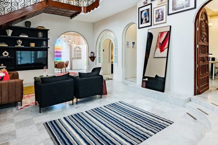 Unique Home With Art And Outdoor Dining Space - Morelos