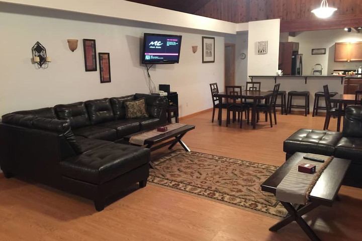 Bring Your Boats, Jetskis, And Large Family - So Much Space Inside And Out - Sylvan Beach, NY