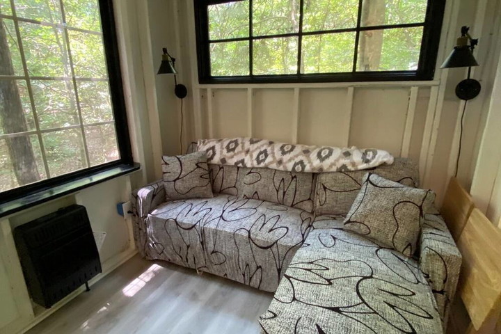 Holly Trail Treehouse In Anderson W/wifi, Ac, Smart Tv, Full Bath And Washer - South Carolina