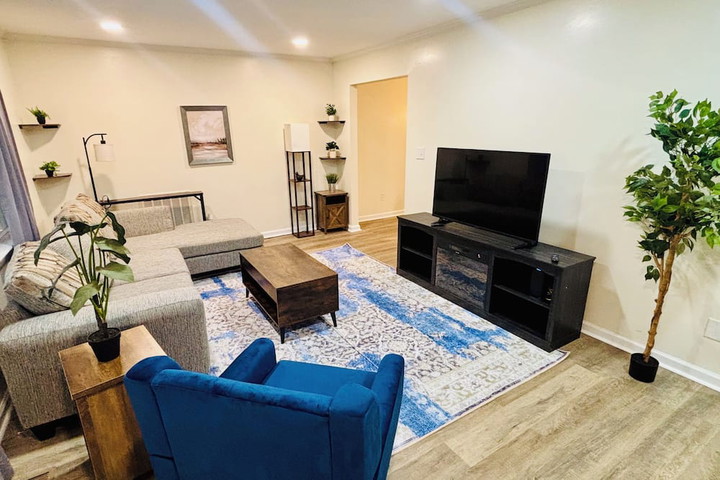 Cozy 2 Bedroom Retreat In The Heart Of Cary, Near Sas - Cary, NC