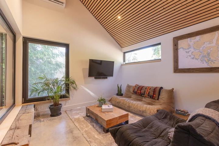 White Bear Cottage-chesterman, Od Shower, Surf, Bbq - Tofino