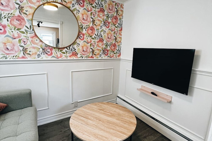 Cottage Feels In The City | Downtown Apartment + Backyard Bliss - Fredericton