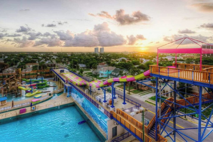 Beautiful Beachfront Resort Condo Daytona Beach - Ormond Beach, FL