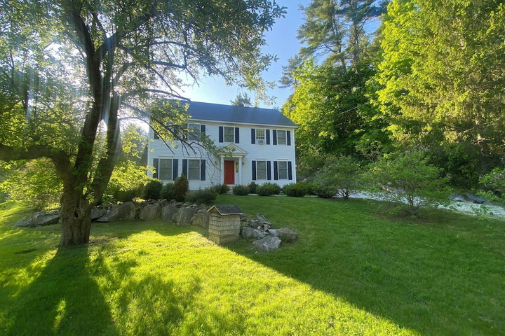 Minutes From Downtown Great Barrington, Convenient Location - Great Barrington, MA