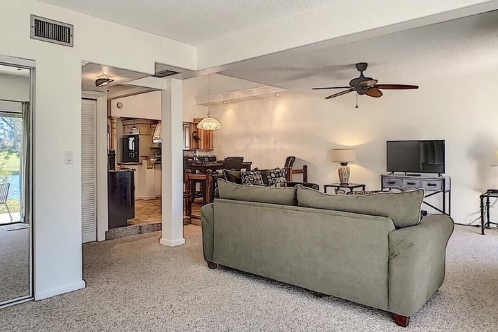 Lovely 2 Br 3 Bath Isla Del Sol -Sleeps 6 Lots Of Amenities Near St. Pete Beach! - St. Petersburg, FL