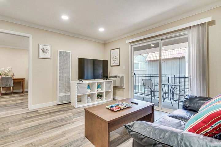 Shop, Hike & Sip Wine: Pleasanton Gem W/ Balcony! - San Ramón, CA