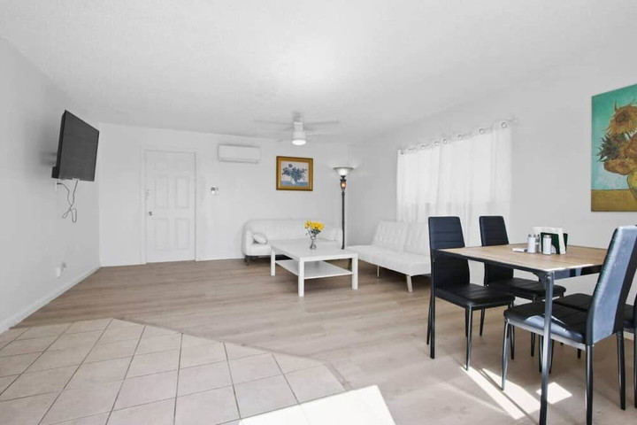 Charming House 1br1bath#petfriendly - Ontario, CA