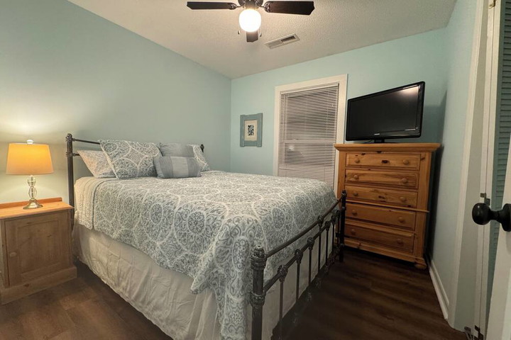Pet Friendly Fenced 3 Br 2 Bath House 5 Mlles To Iop Beach Shipyard Park 8 Miles - Mount Pleasant, SC