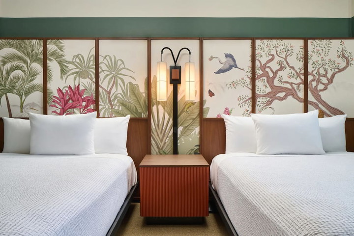 2 Convenient Rooms, Scenic Gardens, Outdoor Pool Relaxation, Near Ala Moana - Honolulu, HI