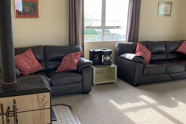Riverfront Family Home, With Spa And Stage - Dargaville