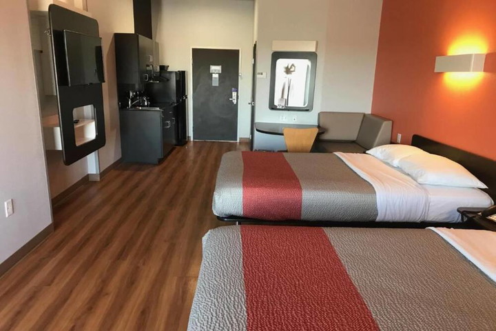 2 Queen Beds | Ns, Shower - Midland, TX