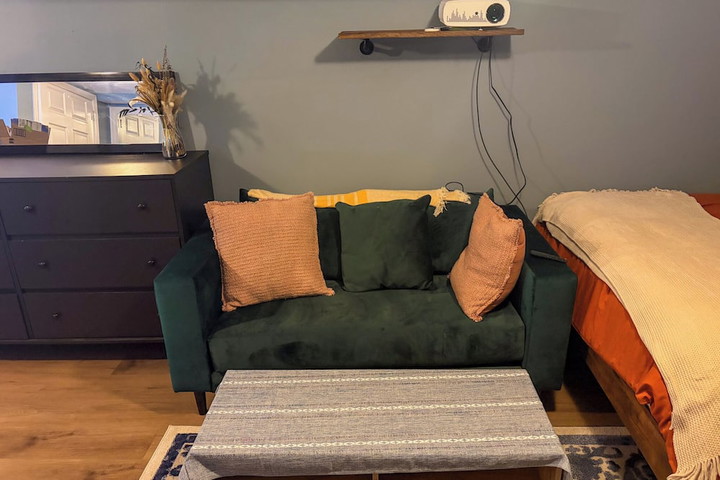 Perfect 2-bedroom Apartment In House With Private Entrance In Hampden Baltimore - Baltimore, MD