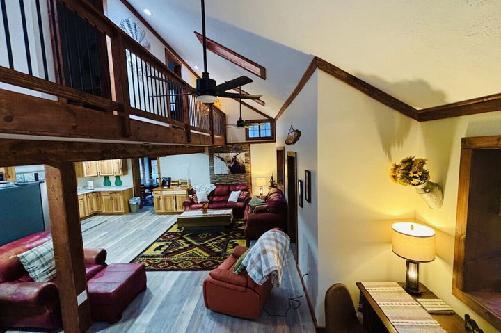 Yough Lake Streamside Cottage W/ Hot Tub, Pavilion, Firepit - Ohio