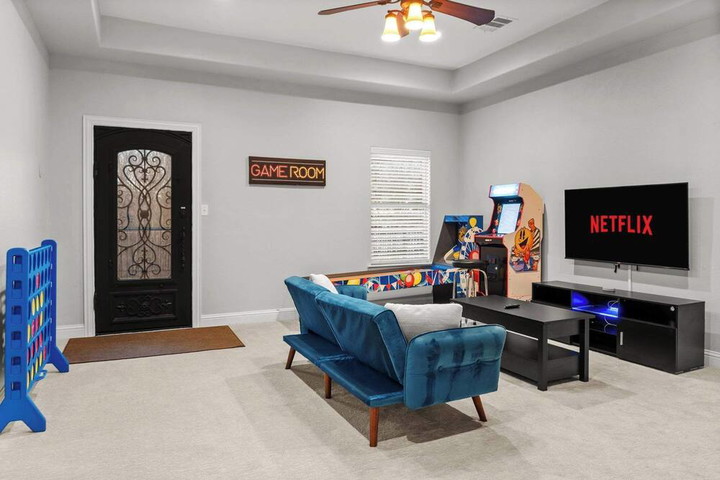 The Cove: Heated Pool, Hot Tub, Lake Access - Denton, TX