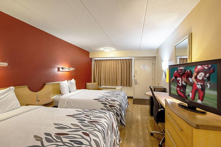 Pet-friendly Room Near Beaches First Pet Stays Free! - Milford, CT