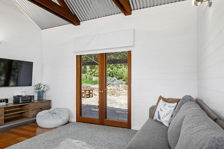 Hailey@kurrajong - Stylish And Delightful. Specials On Now ! - Kurrajong