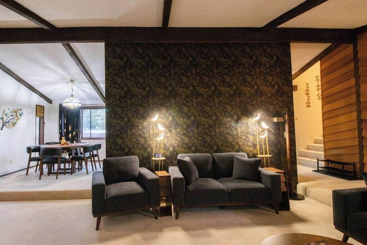 Step Back In Time At Our 1970s Retro Retreat *Game Room* Lounge* Right Off I5 - Roseburg, OR