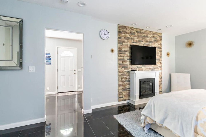 Cozy 1br  Rainfall Shower  Fireplace  Parking - Oakland, CA