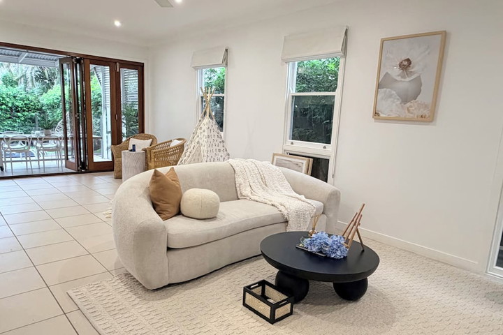 East Brisbane Federation-style Pool Villa - Windsor, Australia