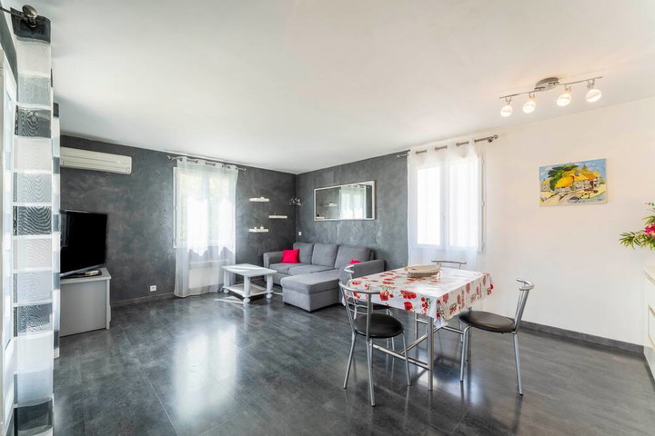 Maison De Vacances « Chalet En Provence » Avec Piscine Partagée, Wi-fi Et Climatisation - Sorgues