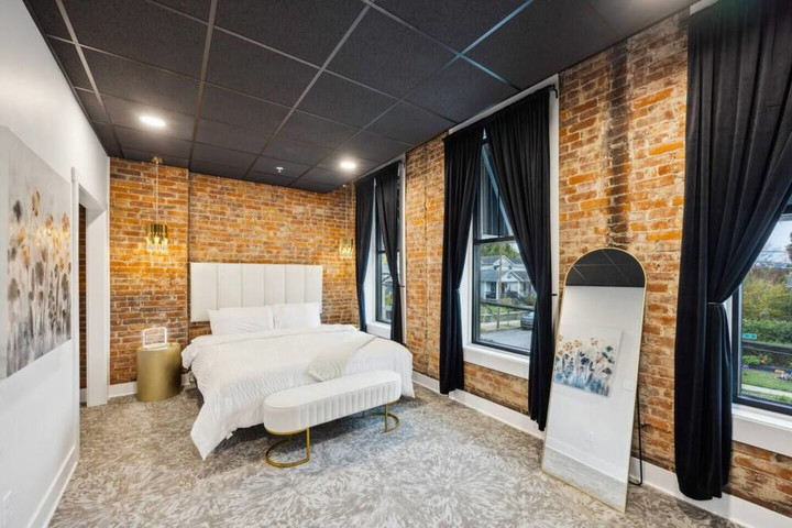 Boutique Hotel | The Kentucky Oaks Suite - Louisville, KY