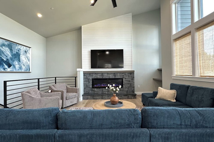Hot Tub · Arcade · Sleeps 11 · Walk Downtown/beach - Ocean Shores, WA