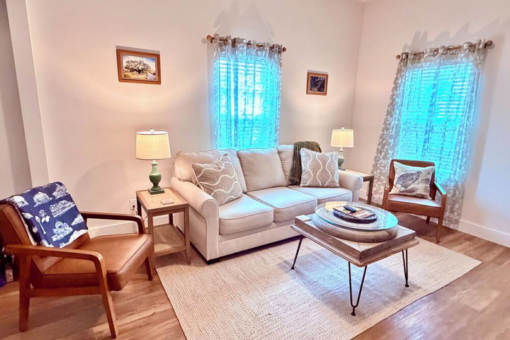 New!! Remodeled Downtown Home.  Golf Cart Available To Rent.  Walk To Broad St. - Thomasville, GA