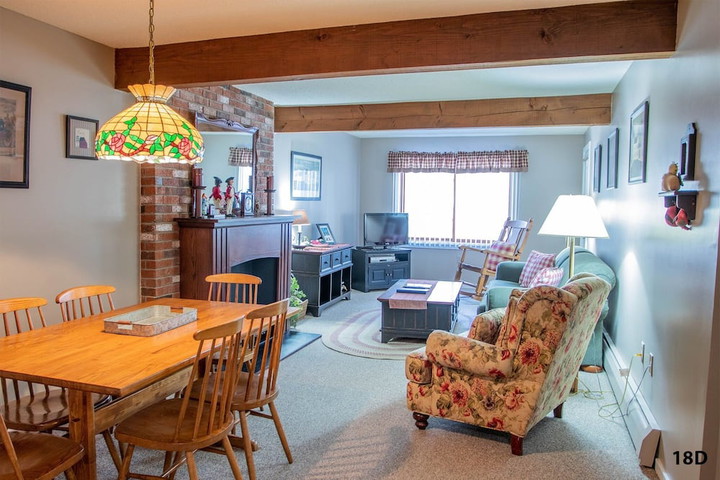 Official Seasons Rmc Condo 18d - 2 Bedrooms - Sleeps 4 - No Fees - New Hampshire