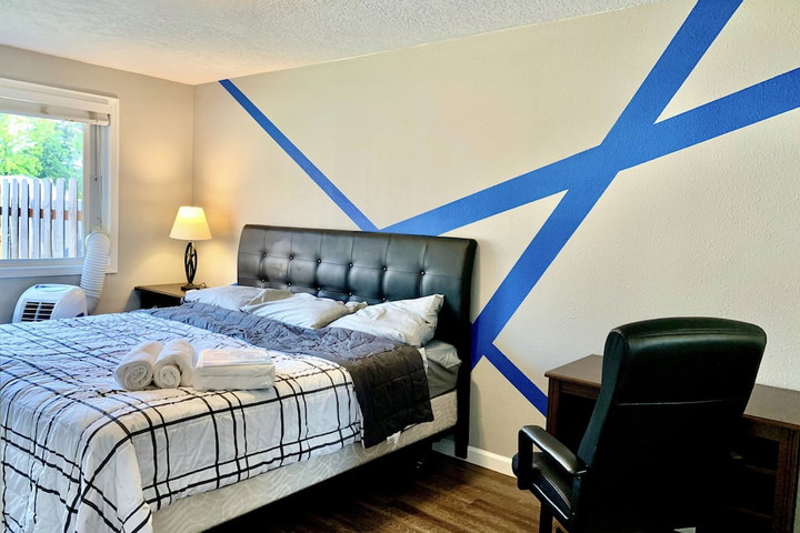 2 Br Single Story Townhouse W King Bed - Beaverton, OR