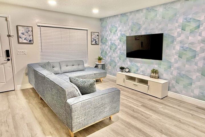 Beautiful Remodeled 4 Bedroom House - St. Cloud