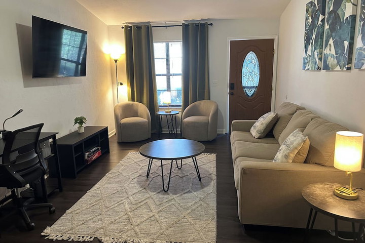 Cozy Oasis Minutes From Campus - Tallahassee, FL
