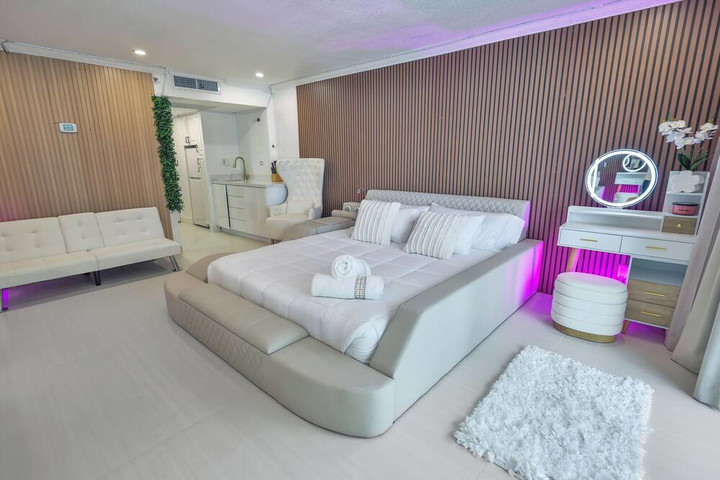 Chic Apartment In Brilliant Sunny Isles Beach With Ac, Fitness Room - Dania Beach, FL