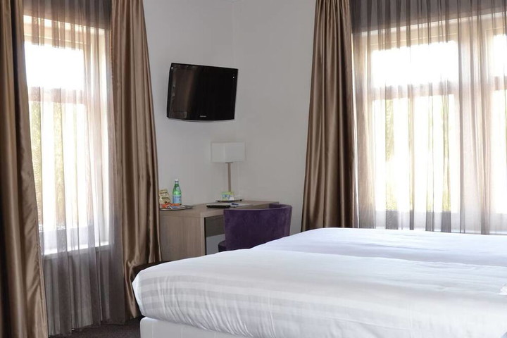Steps From The Beach, Minutes From Wildlife Parks! Free Breakfast, Parking! - Ouddorp