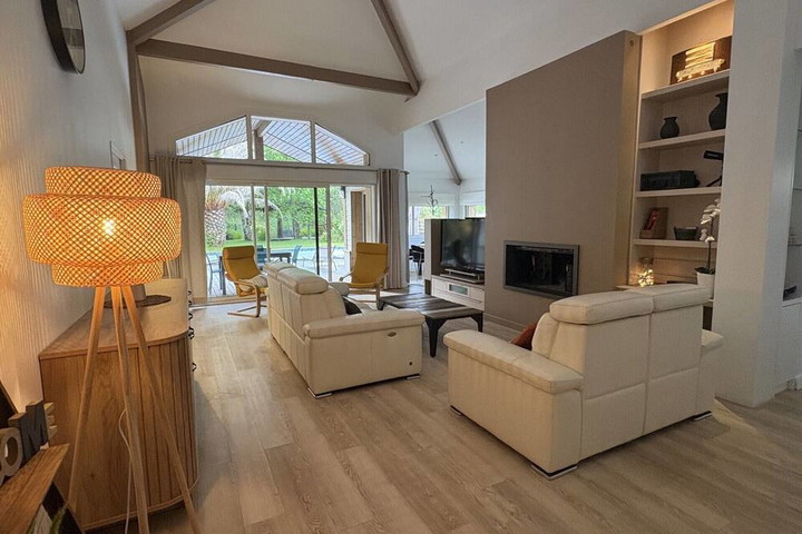 Stunning Villa With A Pool, 5 Minutes From The Beacha Haven Of Tranquility - Messanges