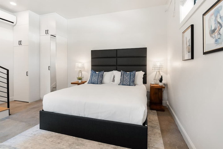 Summit Lofts, King Suite, Downtown Mt Shasta, #102 - Mount Shasta, CA