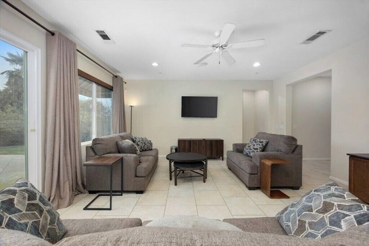 Private Retreat Near River Walk, Marketplace, Csub - Bakersfield, CA