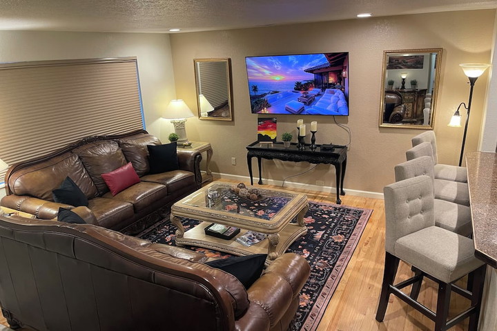 Awesome Denver Location! Near Downtown, Redrocks, Golden, Boulder, Lohi & Rino! - Lakewood, CO