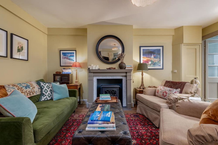 Beautifully Renovated Town Centre Apartment - Saint Andrews