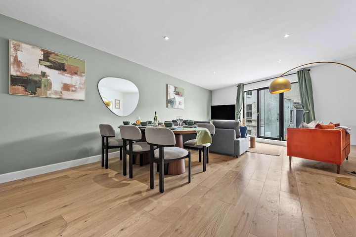 2-br Stylish Flat, Near Ocean Village Free Parking - Southampton, UK