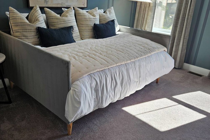 Nice 3-bedroom Condo With Ac In Vibrant Dhaka - Dhaka