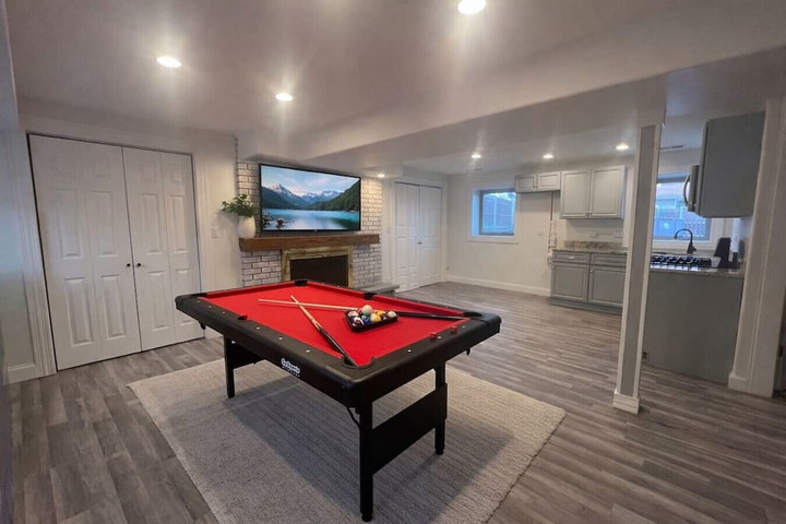 Crystal Lake 4br | Insurance & Repair Stays - Algonquin, IL